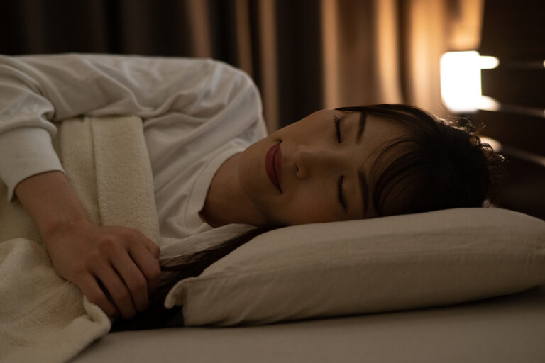 遮光カーテンの1級と2級の違いとは？ それぞれのメリット・デメリットも解説 | オーダーカーテン通販のaiika（アイカ）公式ブログ